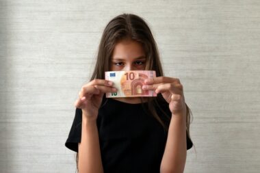Argent de poche en baisse : comment les parents ajustent leurs budgets ...