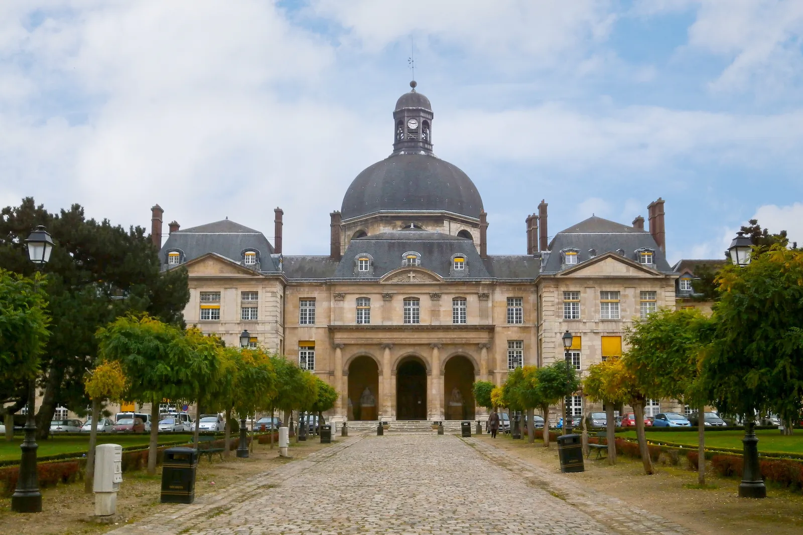 La justice suspend la révocation d’une infirmière qui avait refusé d ...